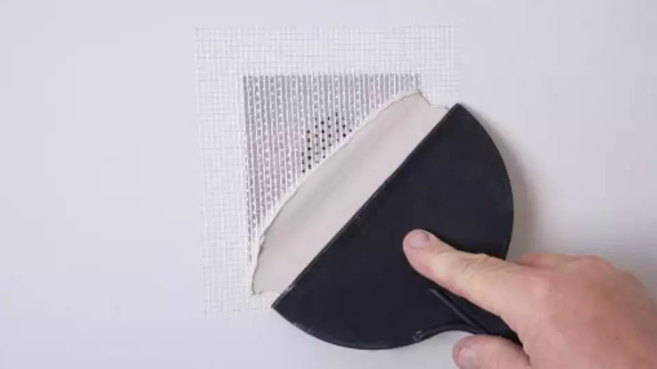 How to apply Gyproc EasiPatch Plasterboard Patches | Okarno